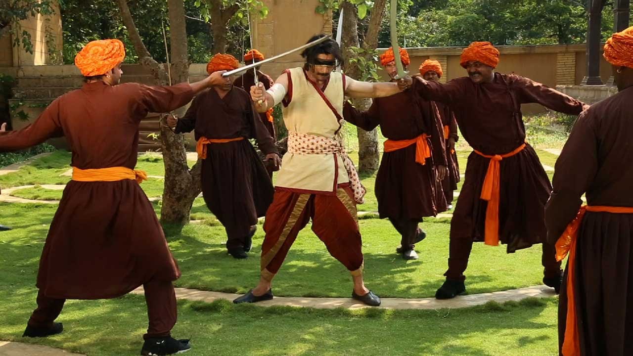 Pratap Teaches Blind Fold Sword Fighting To His Soldiers - YouTube
