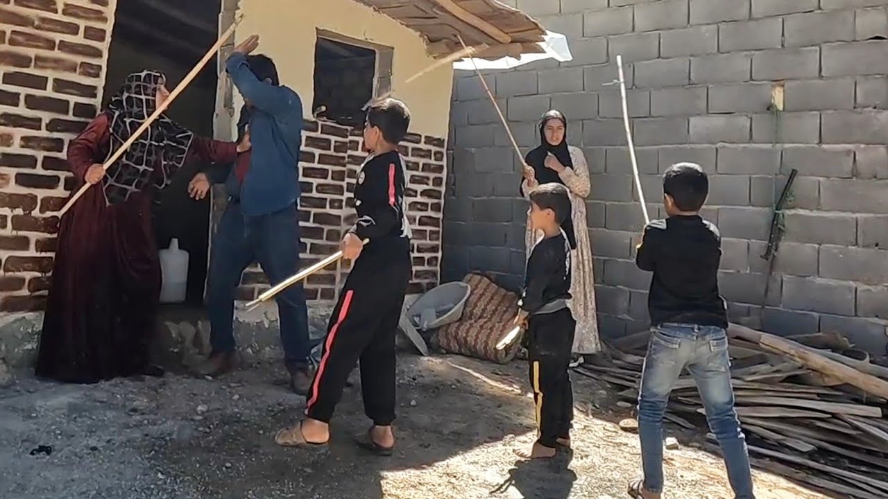 War between nomadic women over the house - YouTube