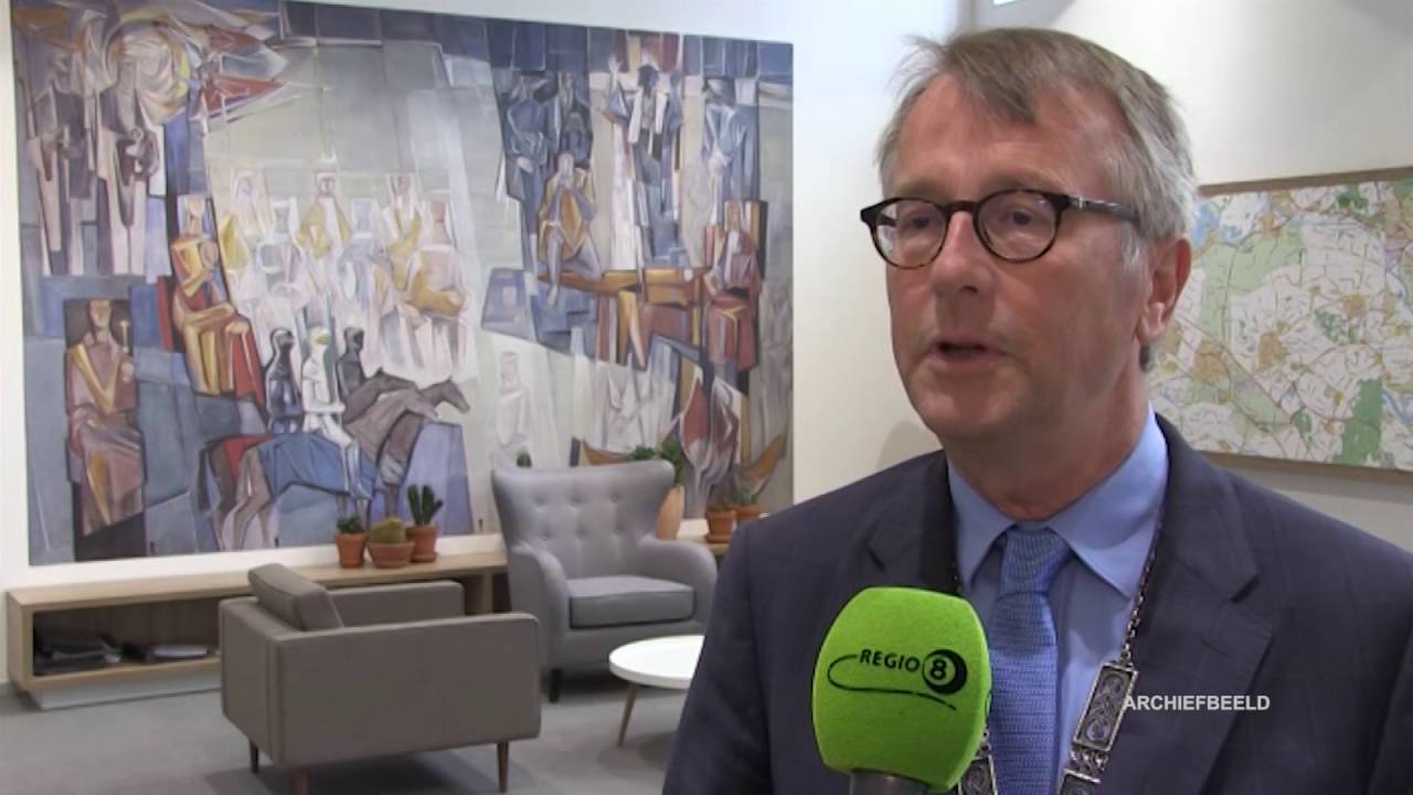 Jan de Ruiter verklaart zijn afscheid als burgemeester van Zevenaar ...