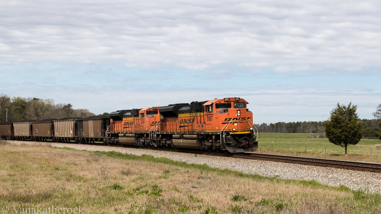 NS 738 Southbound with all BNSF EMD power - YouTube