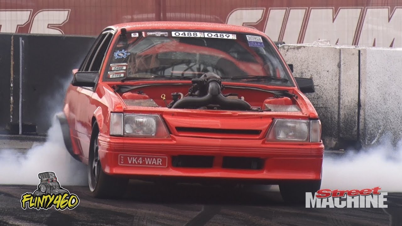 VK COMMODORE BURNOUT "VK4-WAR" AT SUMMERNATS 32 - YouTube
