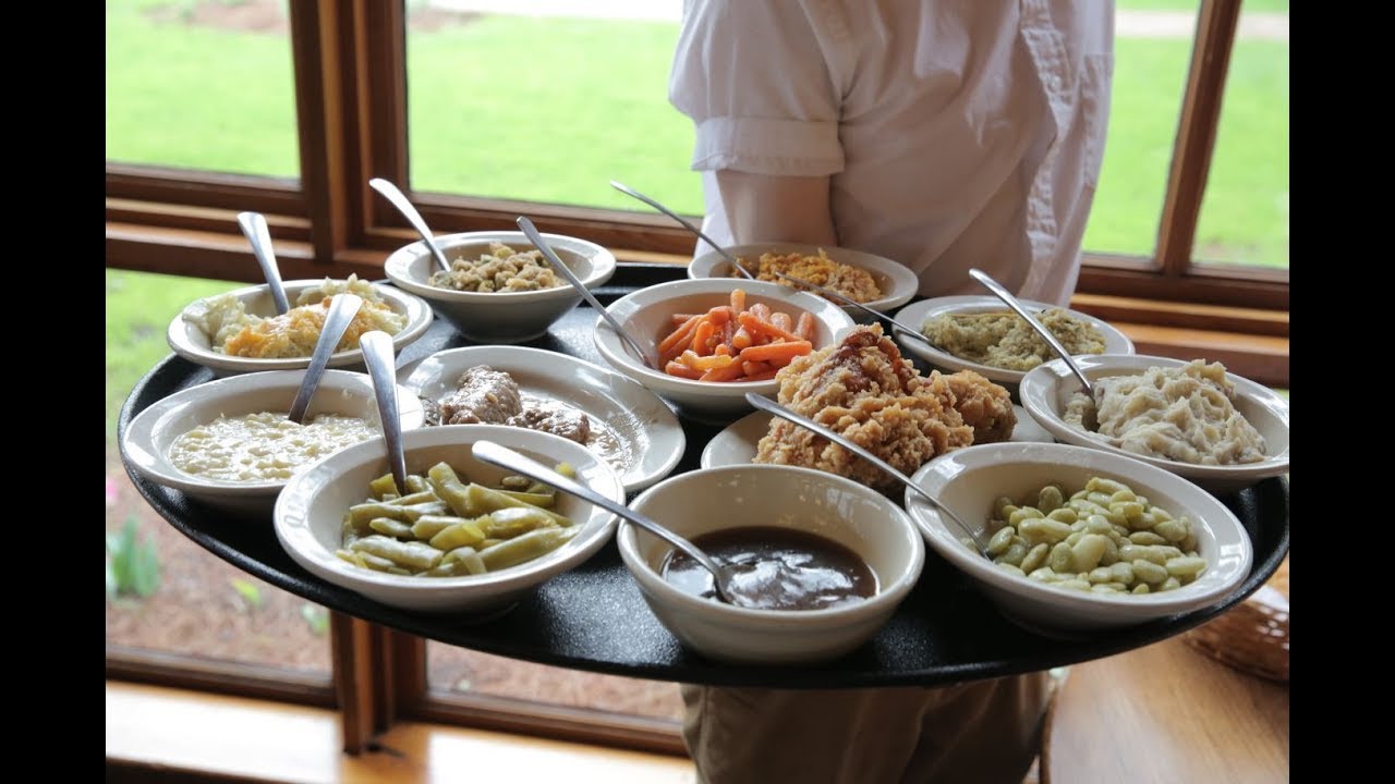 Family style dining, peace on menu at The Dillard House - YouTube