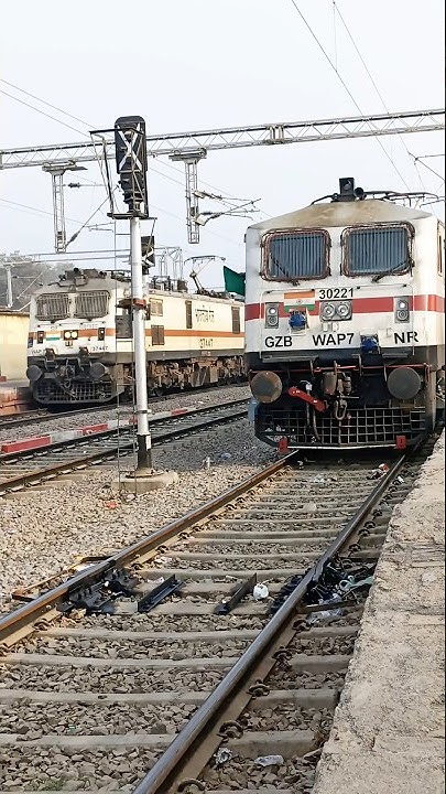 12286 Secunderabad Duronto Express Overtake 12716 Sachkhand Express I Indian Railways #shorts ...