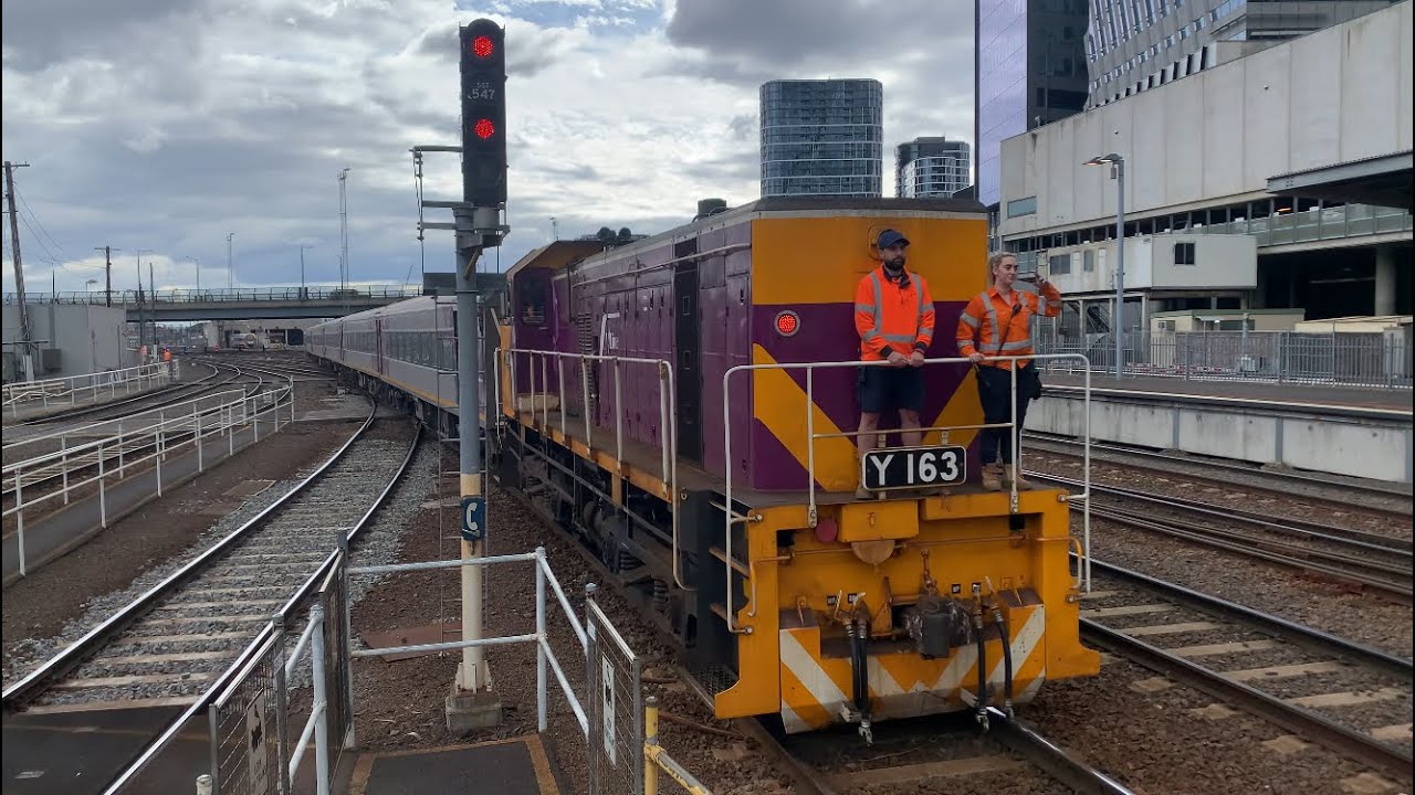 V/Line Y163 Shunts the N Set Passenger Cars to Platform 3B at Southern ...
