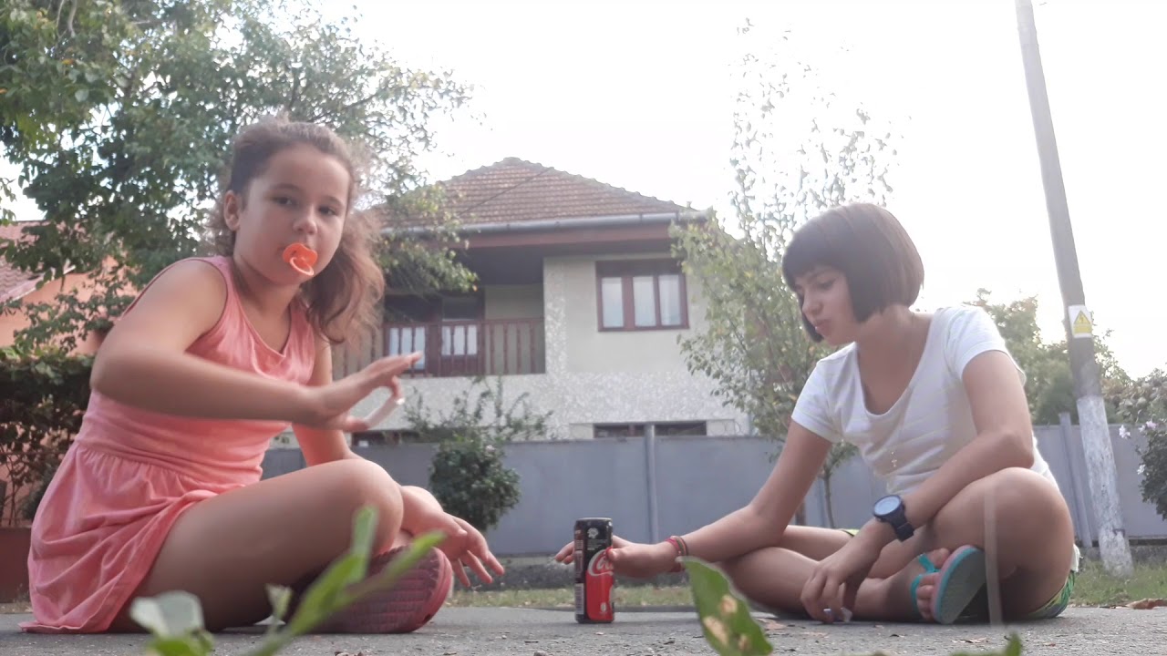 Experiment cu coca cola si mentosane - YouTube
