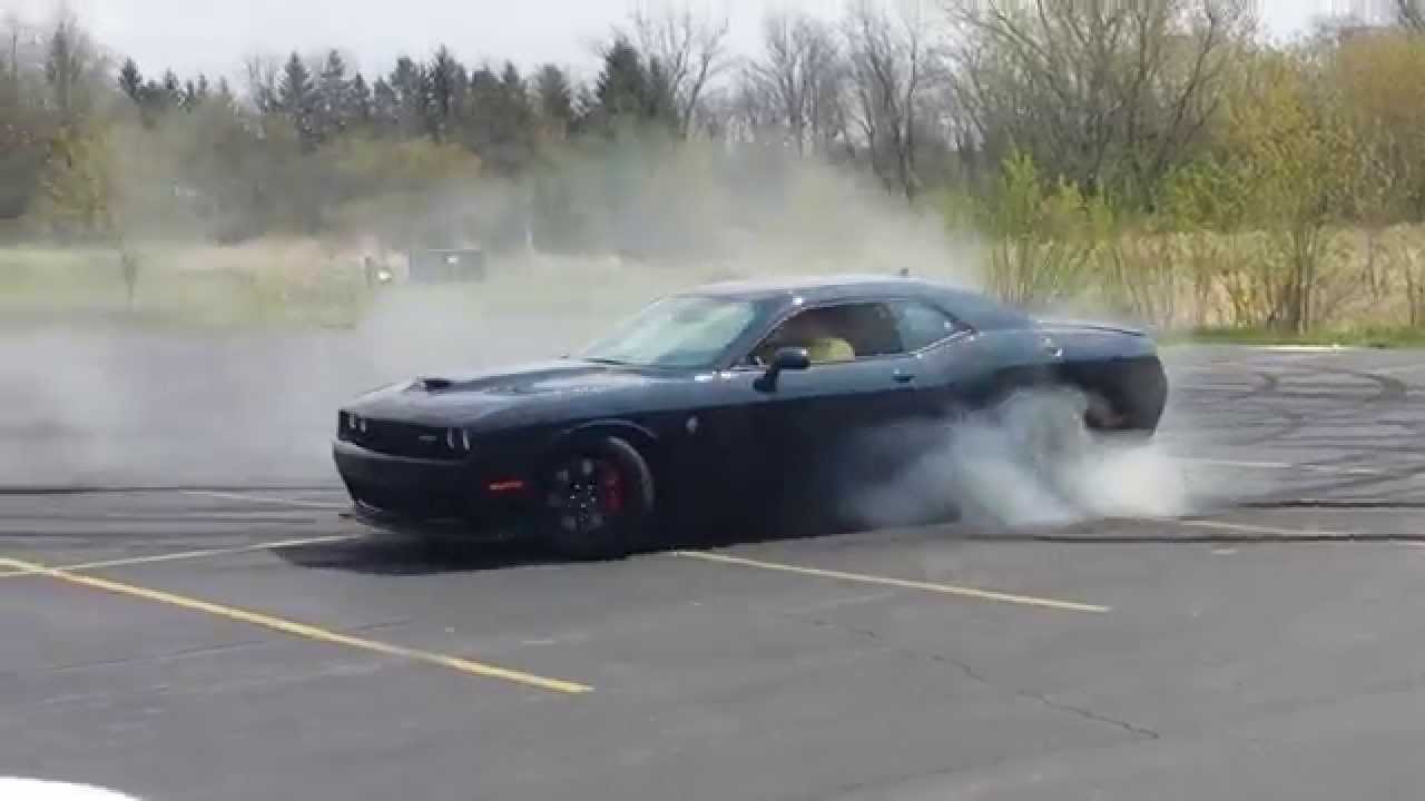 Challenger Hellcat Burnout - YouTube