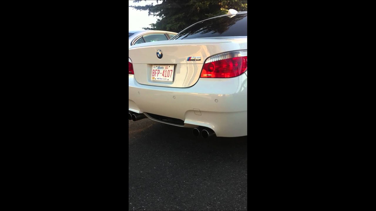 BMW ///M5 E60 STock exhaust sound Tone V10 - YouTube