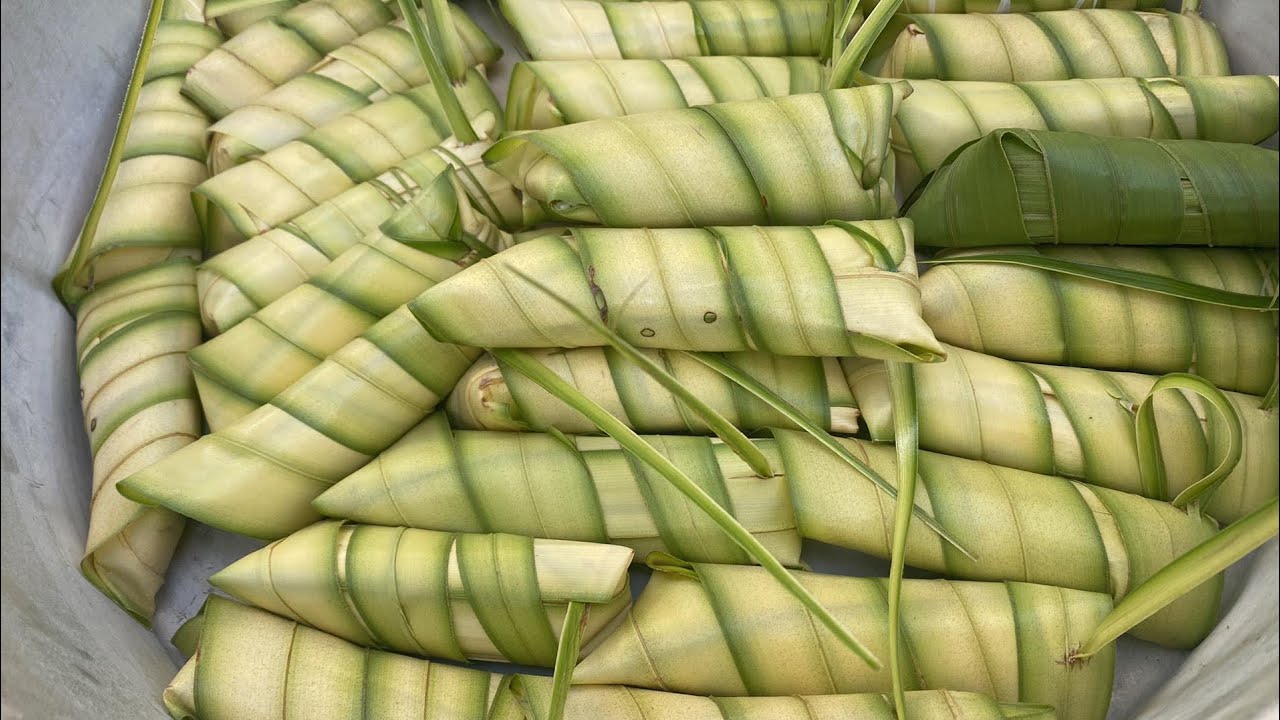 Glutinous sticky rice wrap in coconut leaves (ibos)@fhemaskitchen - YouTube