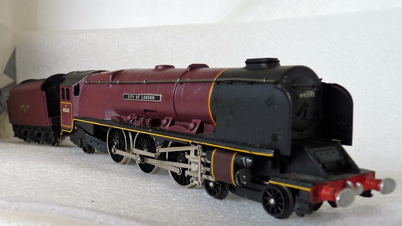 OO scale 4-6-2 Wrenn BR "City of London" in maroon livery. - YouTube