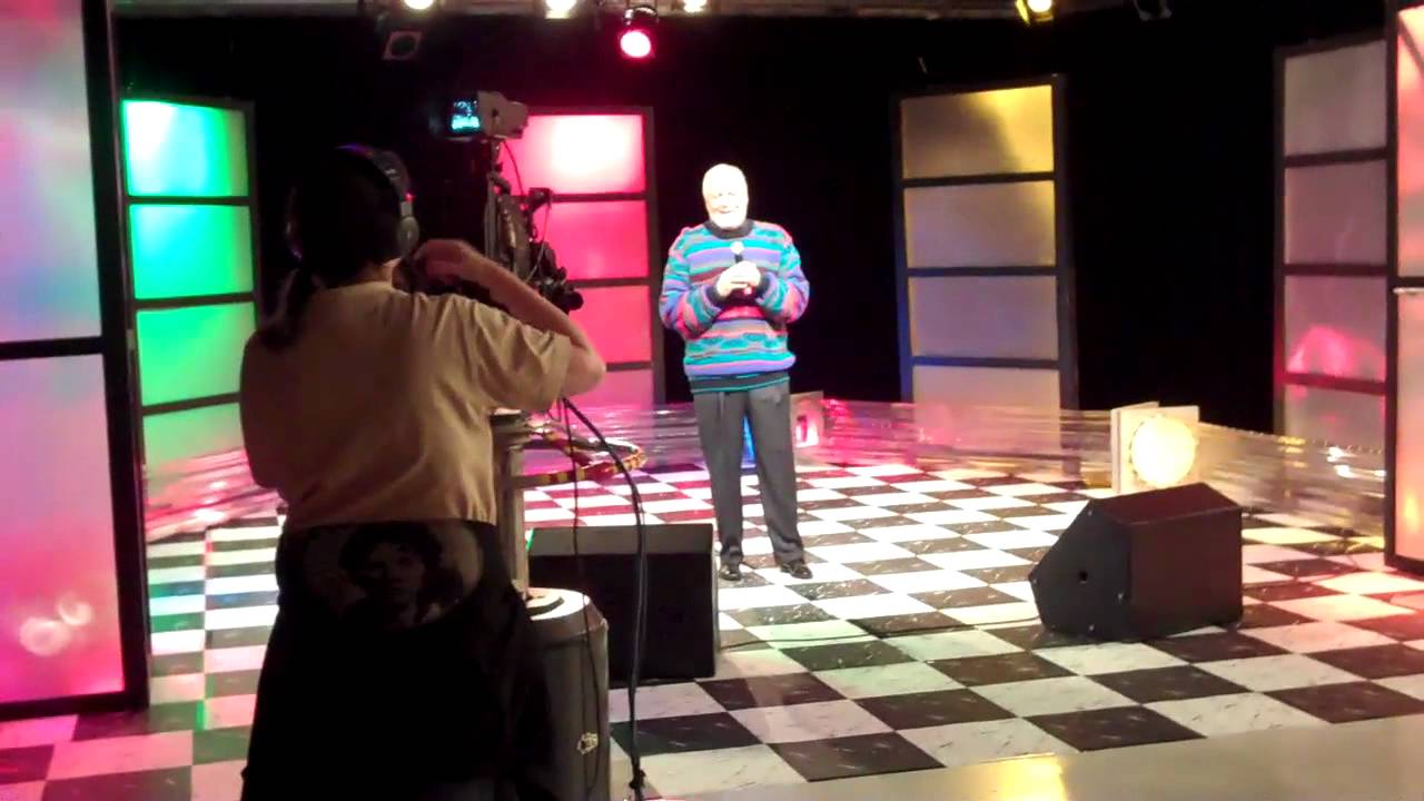 Quinton Mills performing live on WGGS 16 Niteline program.Pt.2 - YouTube