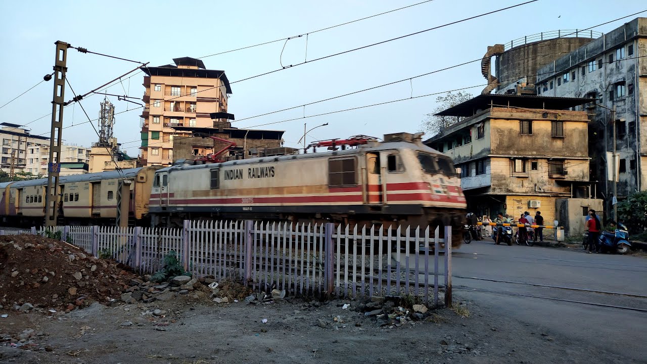 During ICF Coach Days | HRPT Equipped BRC WAP-5 Hauls 19568 Okha ...