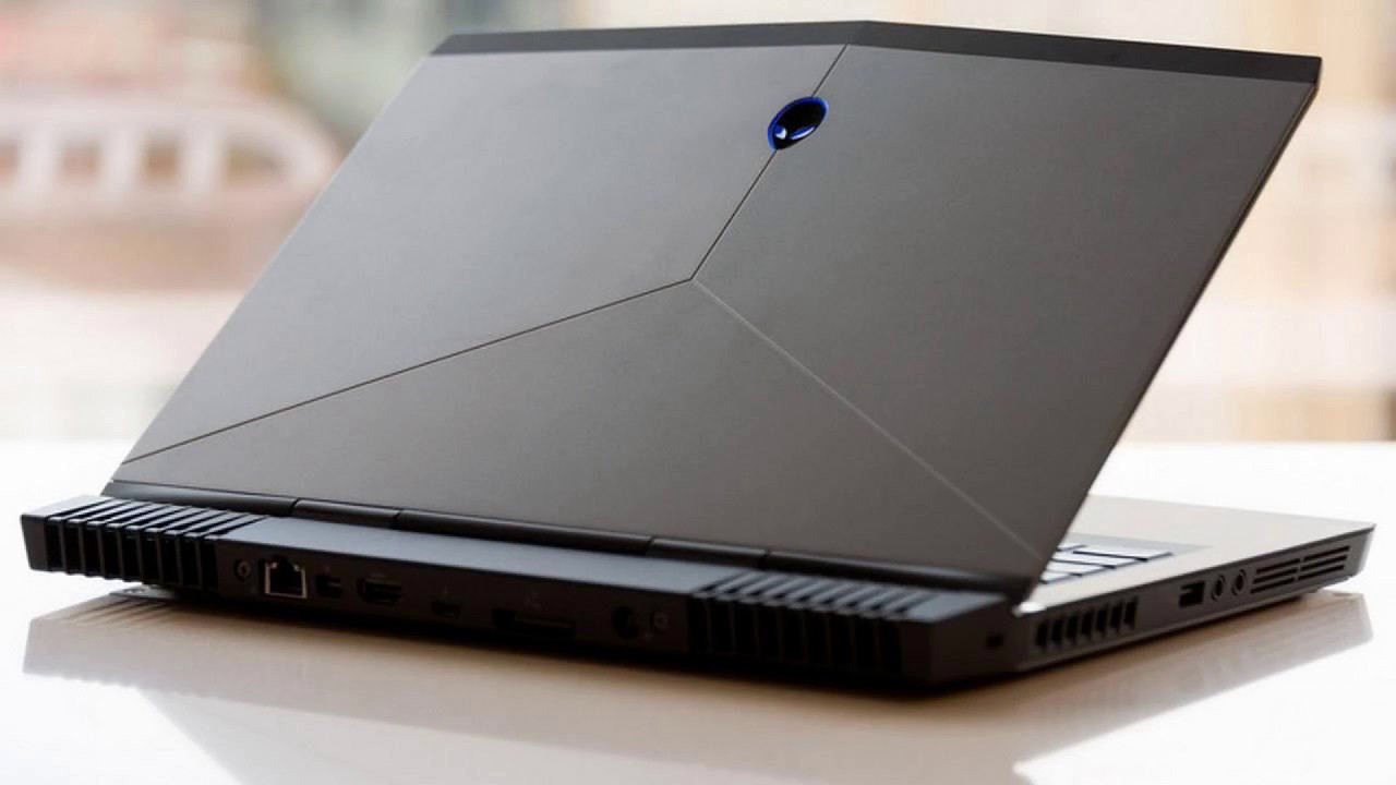 ALIENWARE 13 R3 Review - YouTube