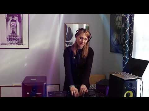 DJ SEV LONDRA ROPORTAJ, LONDRA GECELERI, LONDON DJ, LONDON NIGHTS, CILGIN DJ SEVAL, YUKSEK ENERJI