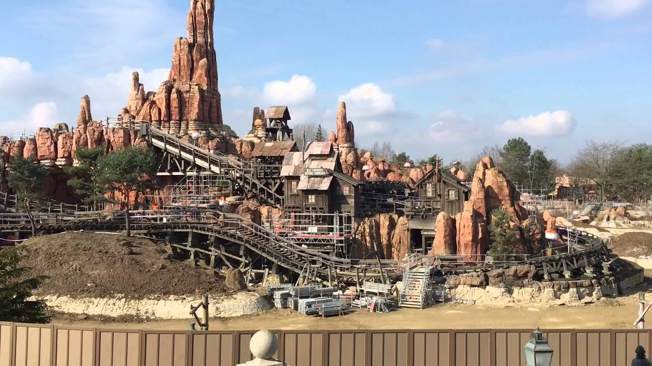 Disneyland Paris - Big Thunder Mountain in scaffolding - YouTube