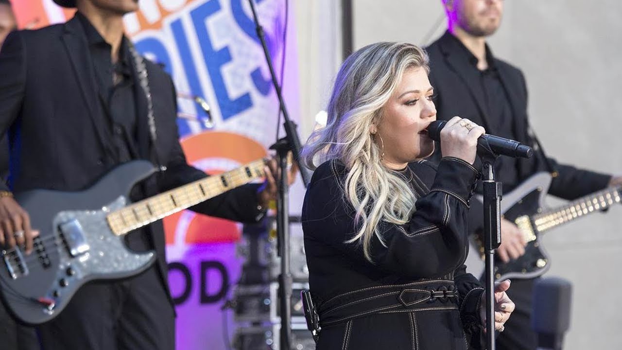 Kelly Clarkson - Best 2017 Live Vocals (Part 1) [E3-F#5-E6] - YouTube