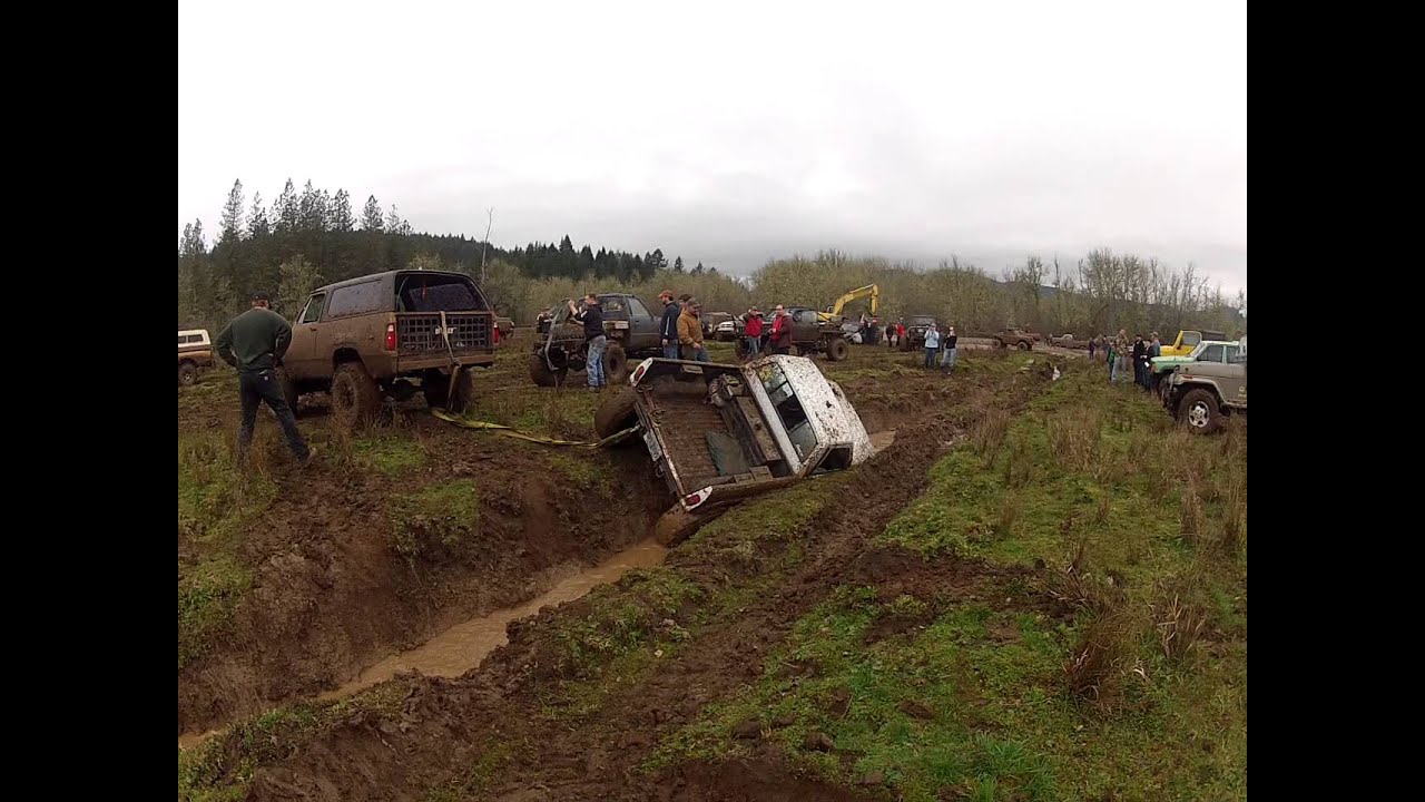 OREGON MUDFEST 2013 - Stuck Toyota snaps frame and loses windshield ...