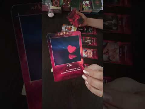 AKLINIZDAKİ KİŞİ HAYATI SİZİNLE YAŞAMAK İSTİYOR  #tarot 