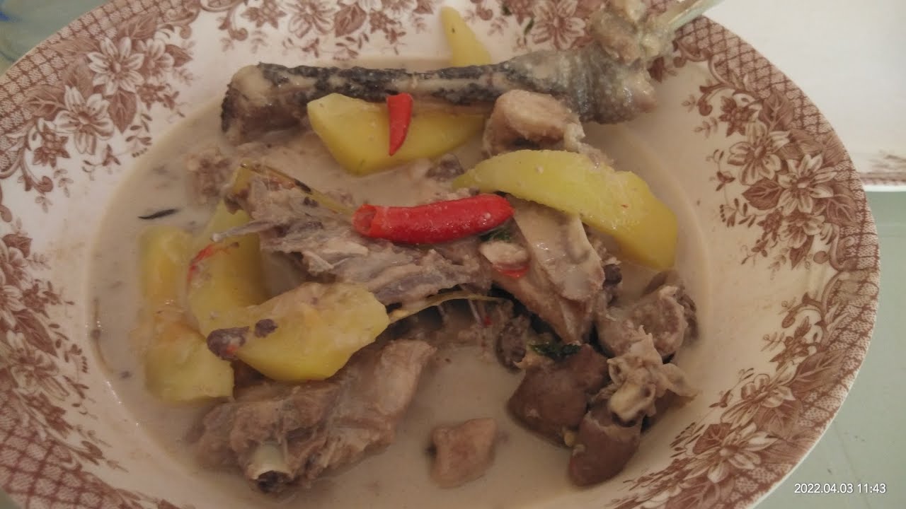 Chili Native Chicken in Coconut Milk or Ginataan Manok na Native na may ...