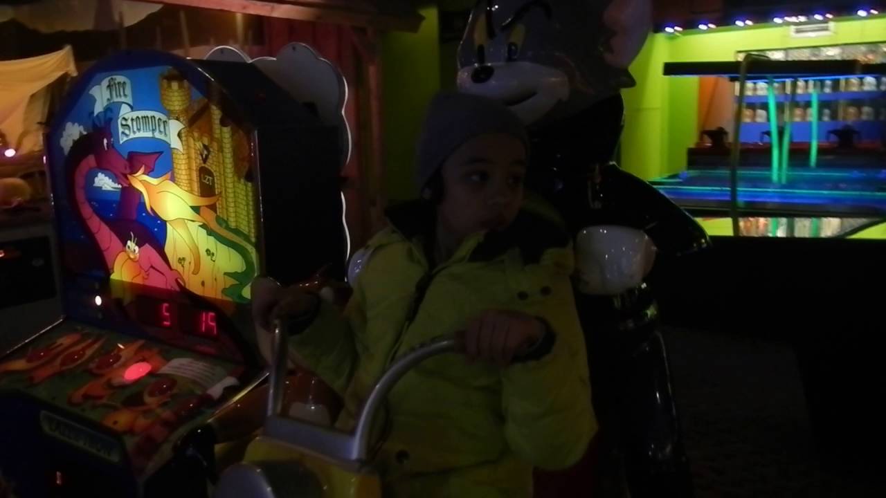 Tom and Jerry motorcycle arcade ride - YouTube