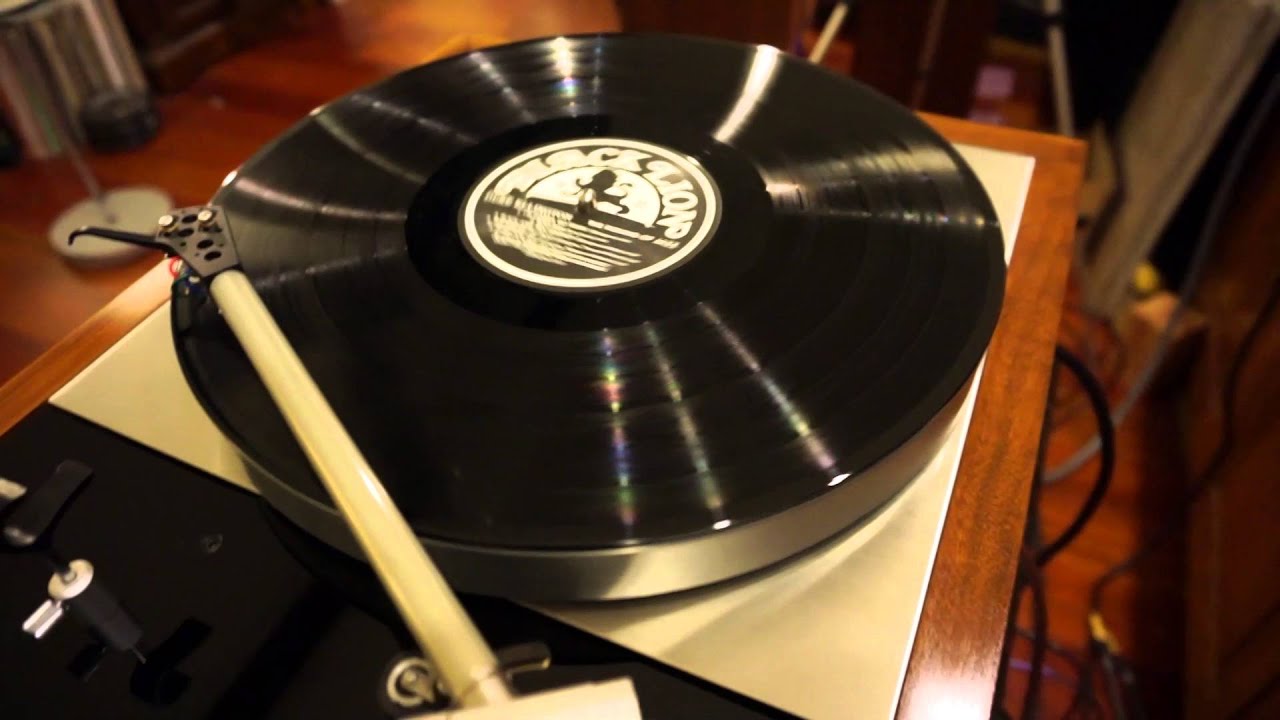 Beautiful Linn Sondek LP12, Valhalla psu, Musica armboard - YouTube