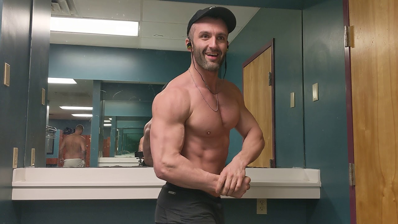 Post Arm day posing Cialis as pre-workout - bodybuilding men's physique ...