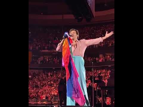 Harry screaming "WAWA BABY WAWA" tonight in Philly 😭 |Love On Tour # ...