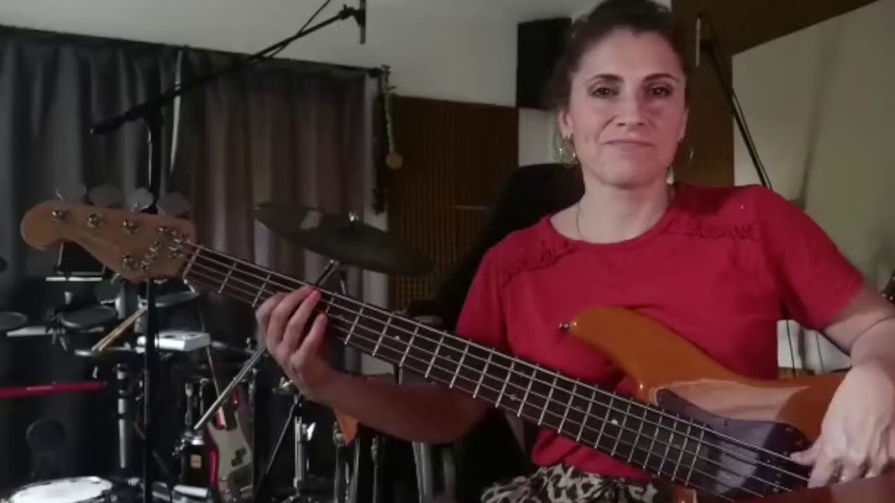 I LIVE " Laura Corazzina" asi grabé el bass de este tema. - YouTube