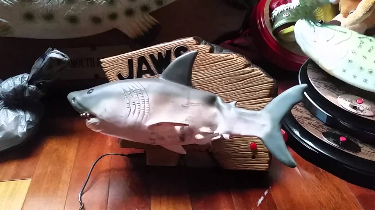 Jaws the singing shark #3 - YouTube