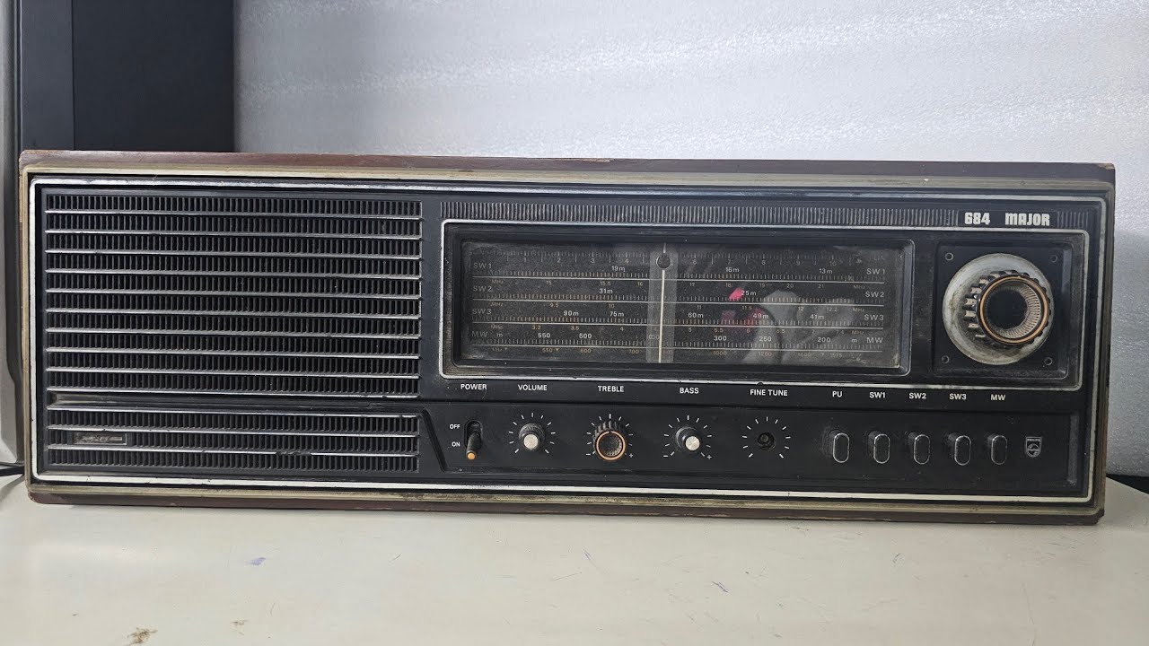 Philips 684 major radio vintage radio 90233 21435... - YouTube