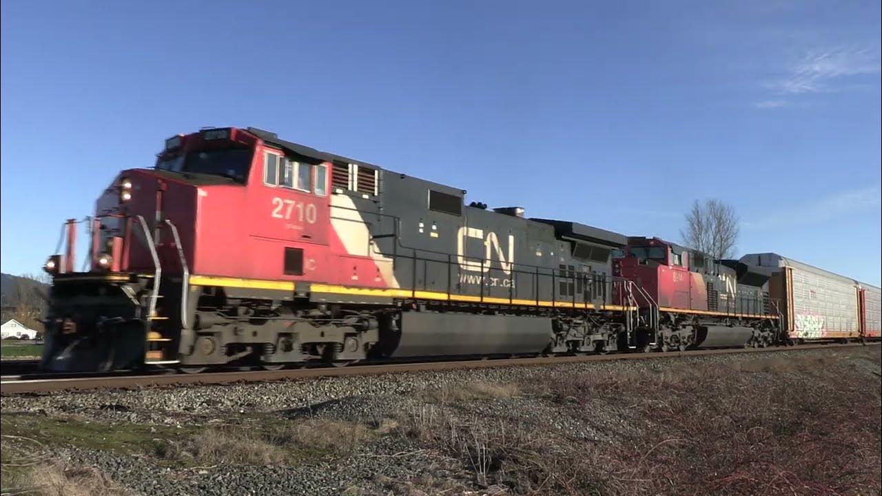 Canadian National Railway, with a GE Dash-9 leading a Autorack train in the Valley! - YouTube