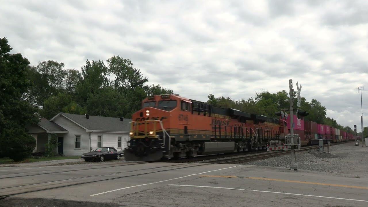 BNSF GE ES44C4 Northbound Mix Freight on the Norfolk Southern Line - YouTube