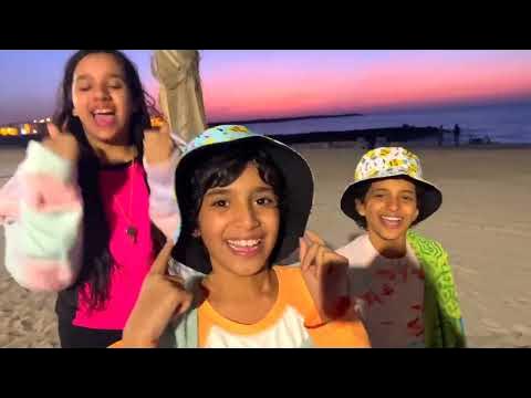 Shafa Covered Her Friend With Sand At The Seashore #shafa #safa #shafavideo - YouTube