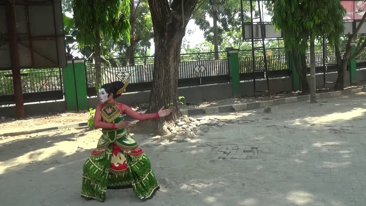 TARI THENGUL_TARI TRADISIONAL_SEPTIANA CIKA DEWI_SMKN 4 BOJONEGORO ...