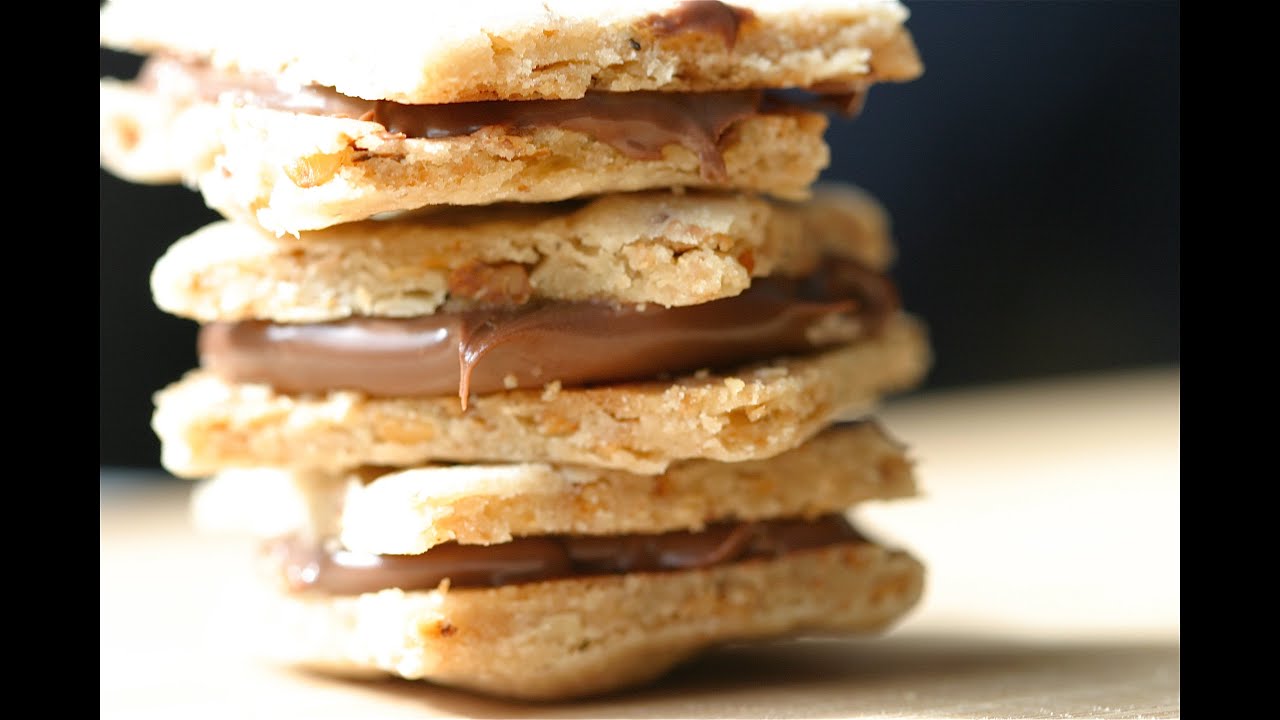 NUTELLA EATING CHALLENGE - YouTube