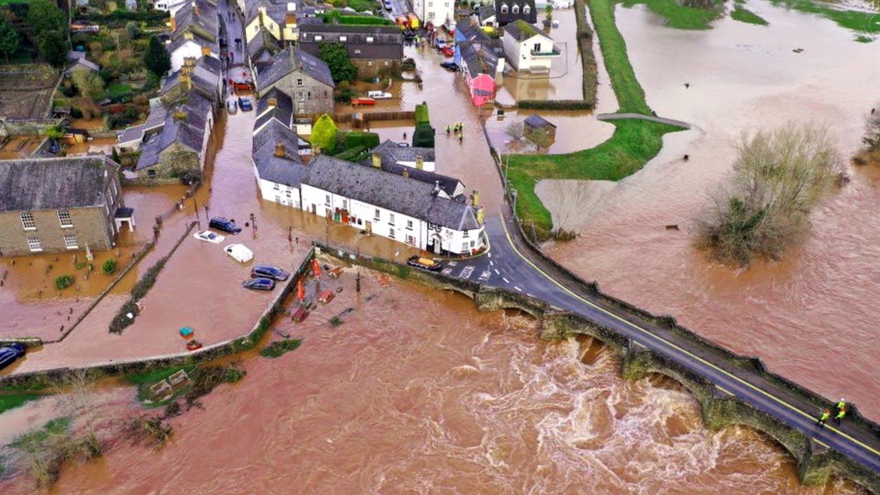 England is suffering! Floods, hail and heavy rains hit the Kingdom ...