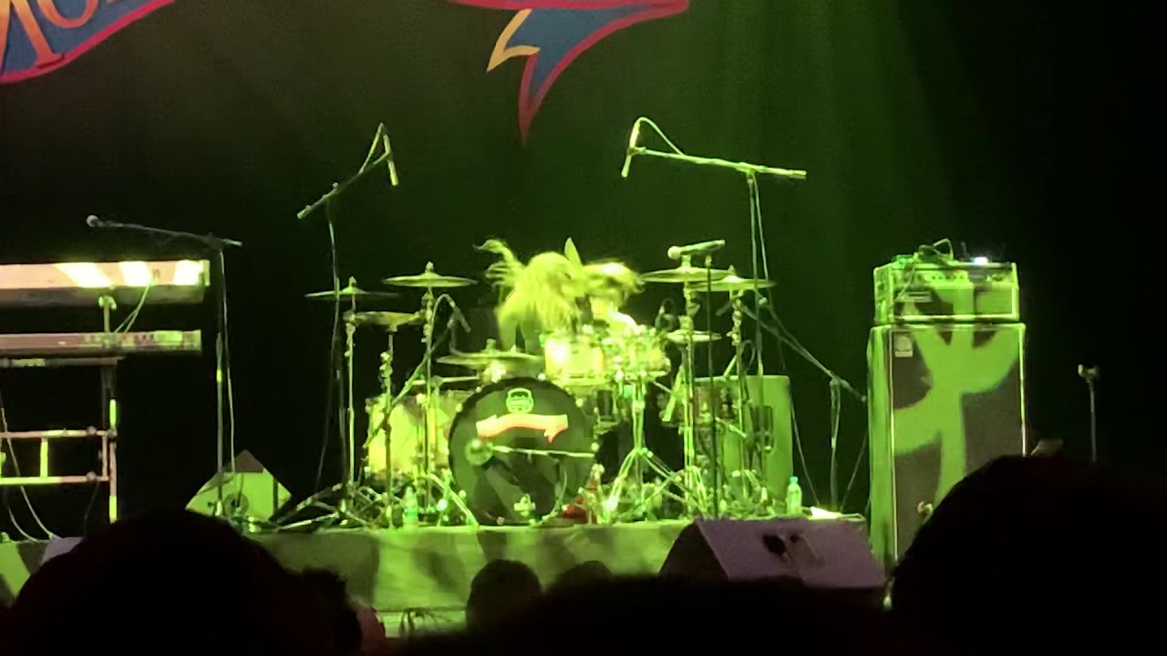 Shawn Beamer drum solo! Molly Hatchet Live! - YouTube