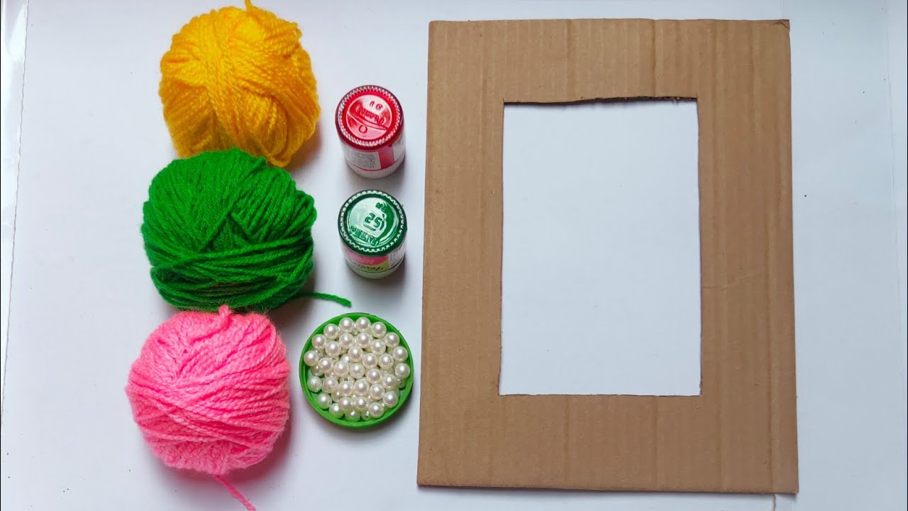 Wall Hanging Photo Frame Using Cardboard and Woolen | Woolen Hand ...