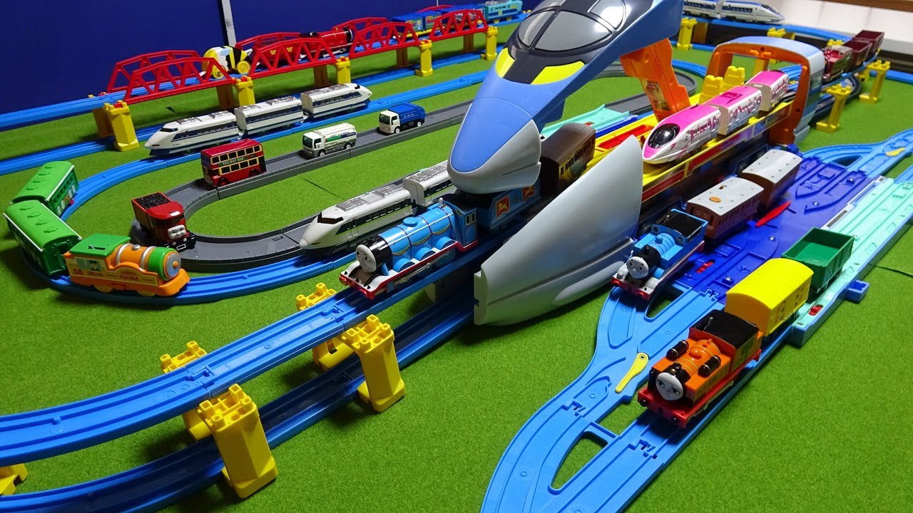 Plarail Shinkansen ☆ Super Large Nozomi Giant Station & Gordon the Tank ...