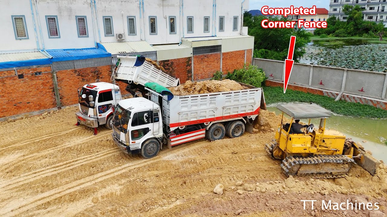 Great Work Filling Land In Corner Fence Use Dump Truck 10,6Wheels ...