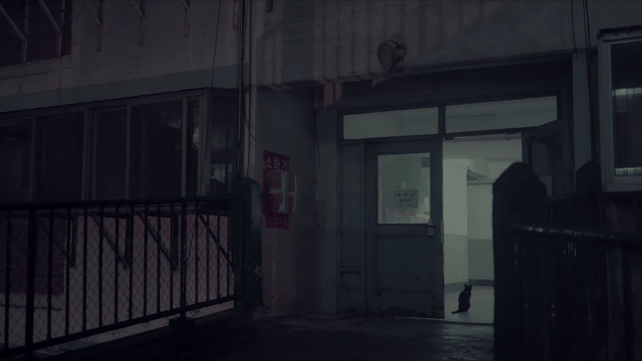 【4K UHD】 SEOUL WALK - old scary horror apartment at 1am. Rain Night ...