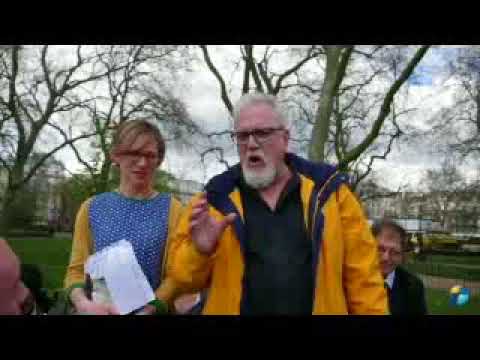 Lizzie Schofield Hears the KFC Ham Ban Claim from Jay Smith - YouTube