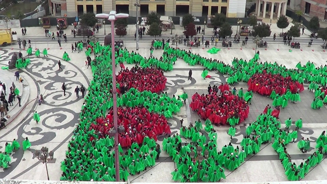 RAW Video: Attempt for Largest Human Christmas Tree in Skopje - YouTube