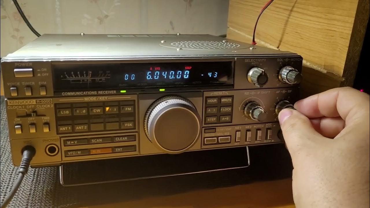 Kenwood TS440 / Kenwood R5000, which is better? - YouTube