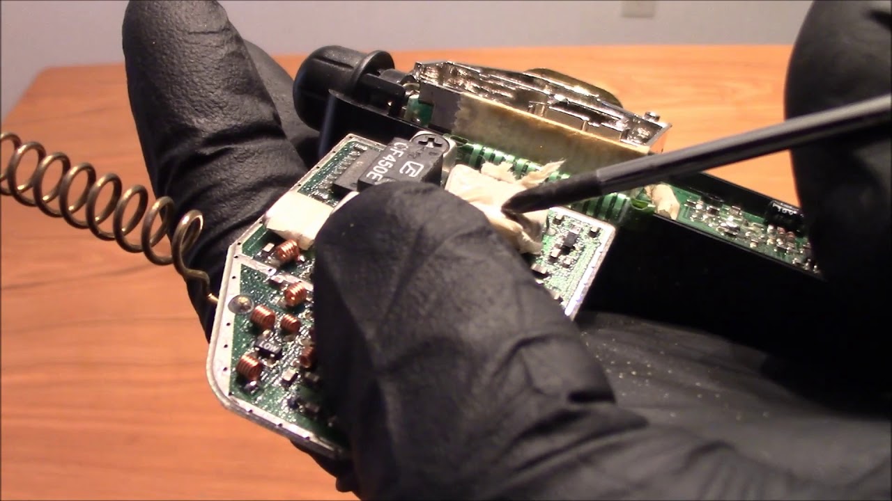 How To Take Apart A Modern Two Way Hand Held Radio With 5 Mile Talking ...