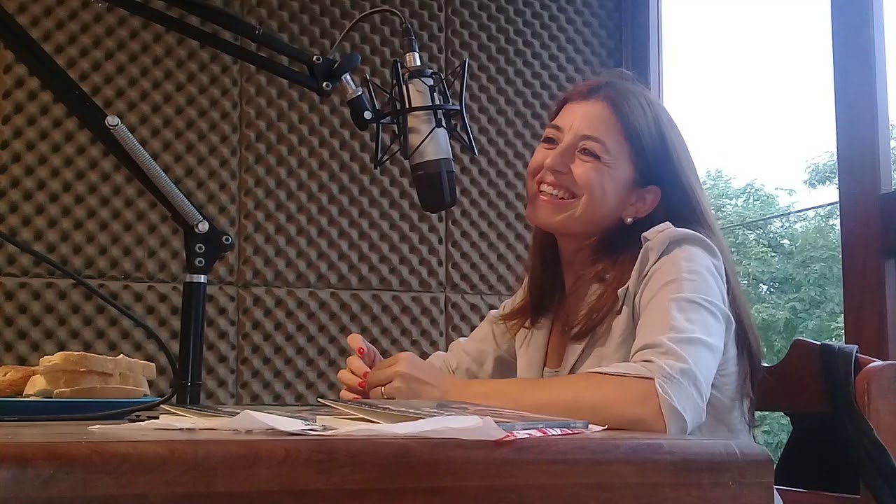 FM LA 20 | Entrevista a Laura Costa, escritora | 20-11-2018 - YouTube