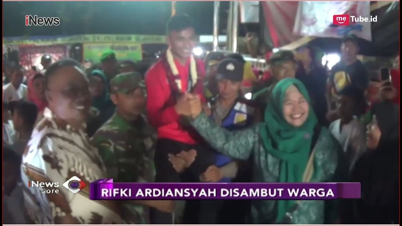 Pulang ke Surabaya, Atlet Karateka Rifki Ardiansyah Disambut Meriah ...