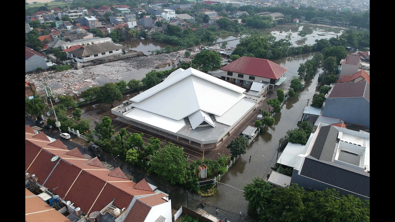 gereja Trinitas - Cengkareng, penampungan pengungsi banjir 1 jan 20 ...