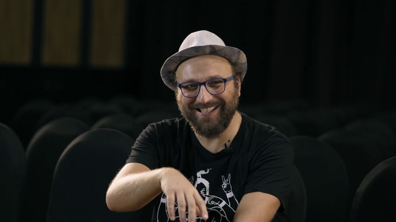 IN THE HOUSE | LUCA VULLO - MASTER OF ITALIAN BODY LANGUAGE - YouTube