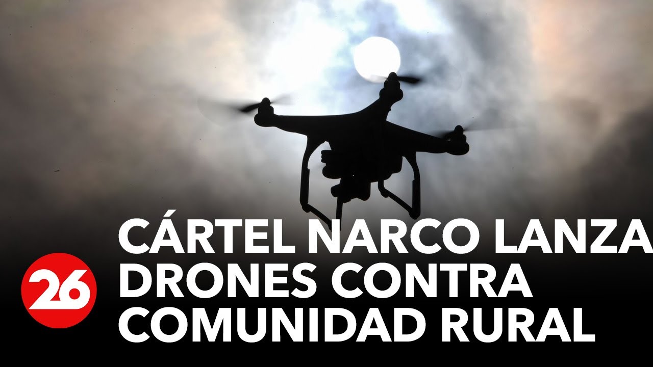 Cártel narco lanza drones contra comunidad rural en México - YouTube