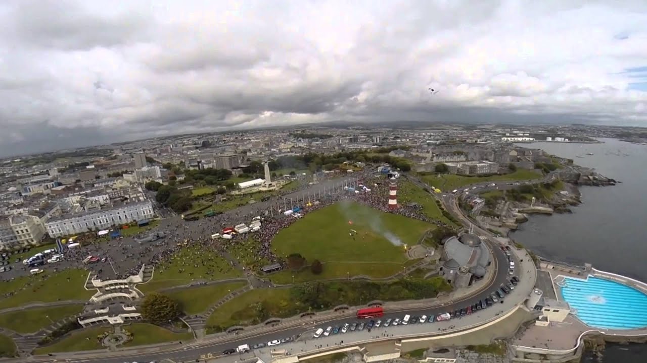 Royal Navy Parachute Display Team - 2014 Raiders Showreel - YouTube